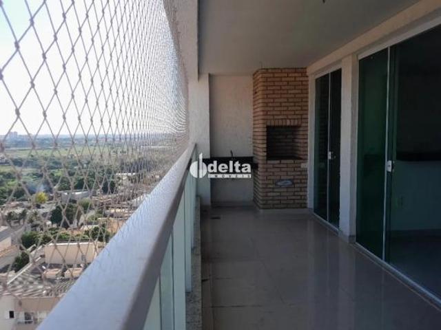 Apartamento com 3 suítes disponível para venda no bairro Carajás em Uberlândia MG