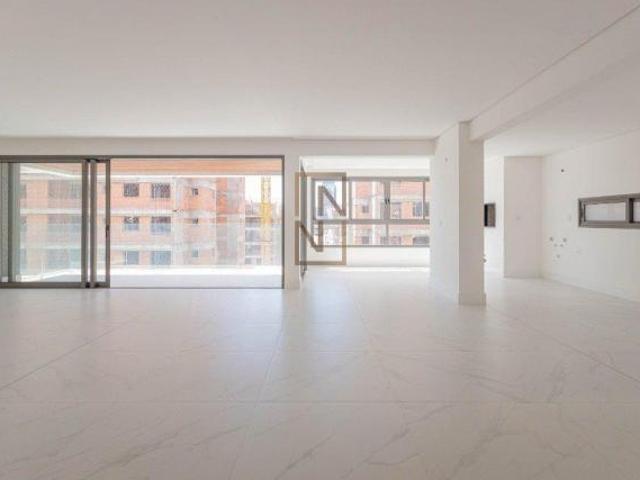 Apartamento com 3 suítes e 4 vagas no Ecoville!