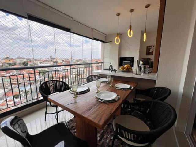Apartamento com 3 suítes e 140 m² à venda em Santa Teresinha