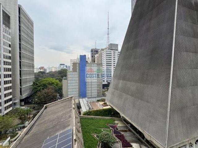 Apartamento com 3 suítes e 298 m² no Condomínio Alcácer. Imóvel para investimento e reforma total