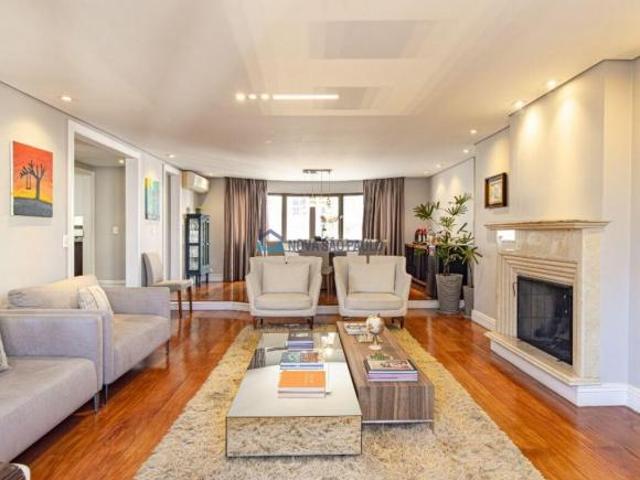 Apartamento com 3 suítes e 3 vagas à venda em Moema