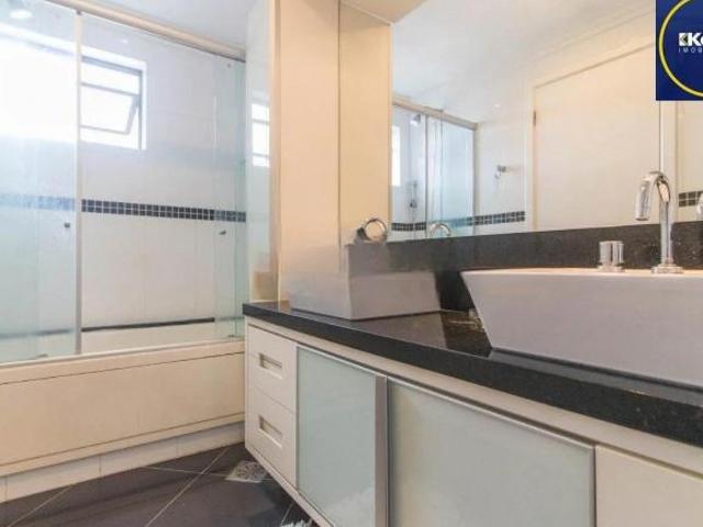 Apartamento com 3 suítes e 3 vagas de garagem no bairro Rio Branco em POA/RS