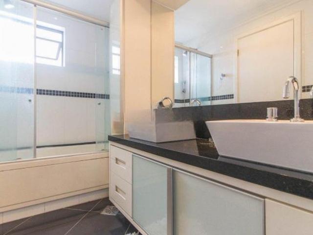 Apartamento com 3 suítes e 3 vagas de garagem no bairro Rio Branco em POA/RS
