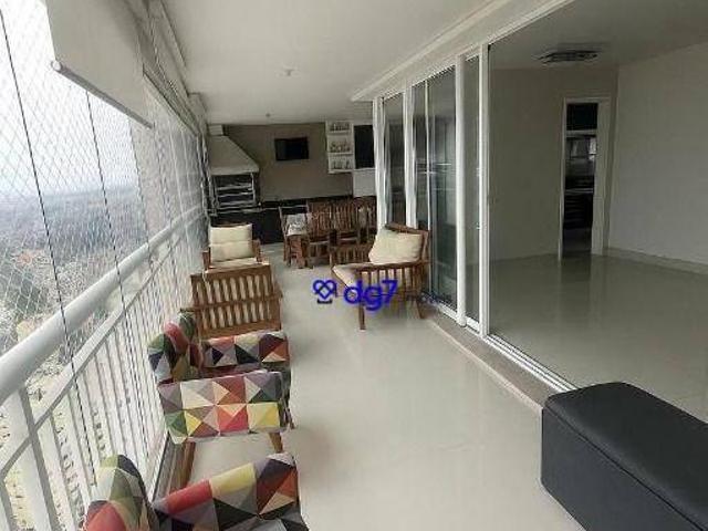 Apartamento com 3 suítes e varanda gourmet com churrasqueira!