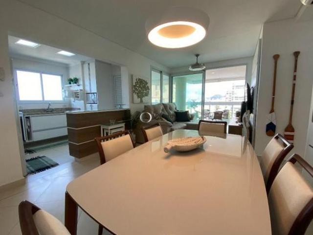 Apartamento com 3 suítes e vista para o mar, em predio de alto padr