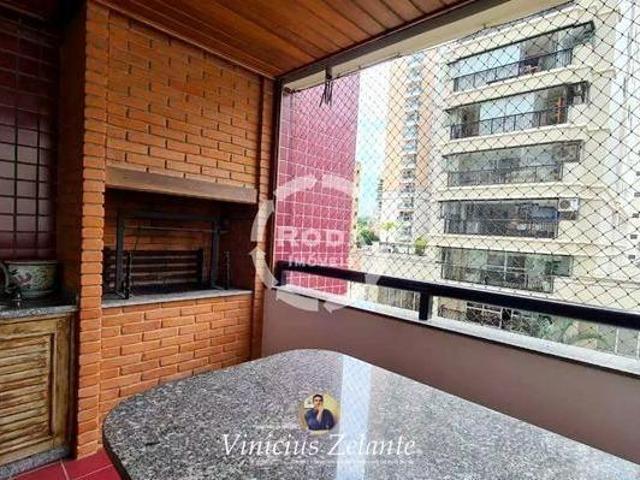 Apartamento com 3 suítes em Santos