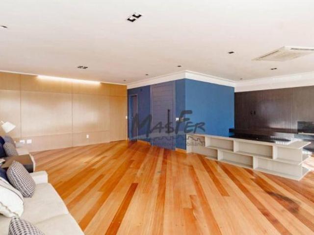 Apartamento com 3 suítes + escritório, varanda e vista gostosa + 4 vagas a 5 minutos da Faria Lima!