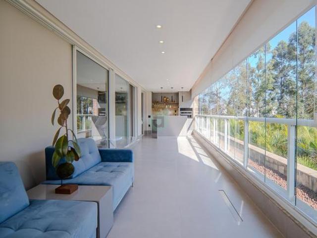 Apartamento com 3 suítes mobiliado Alphaville Tamboré