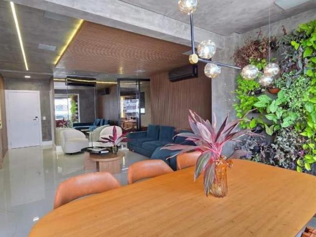 Apartamento com 3 suítes mobiliado e decorado