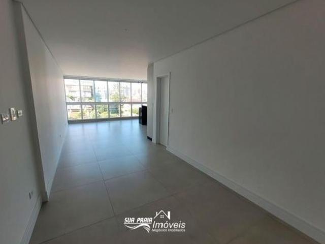 Apartamento com 3 suítes no centro de Guaratuba