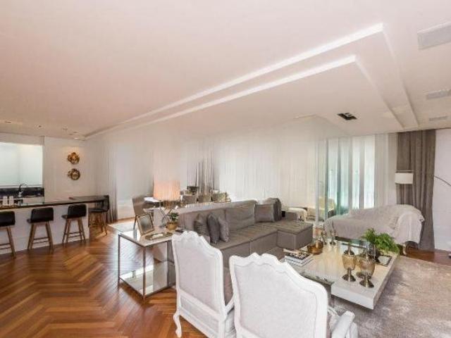 Apartamento com 3 suítes no bairro Bela Vista em Porto Alegre/RS