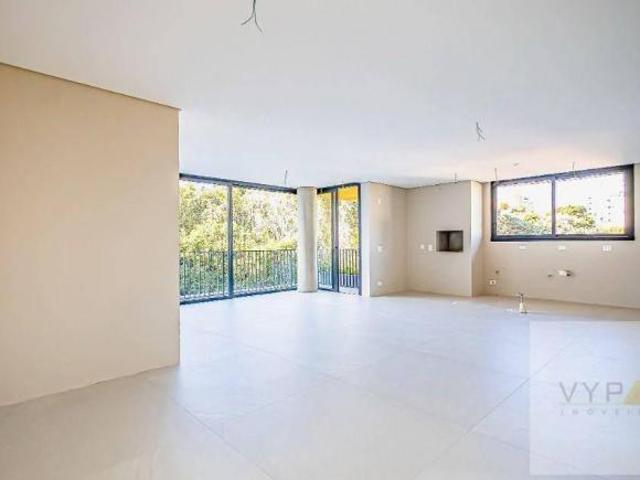 Apartamento com 3 suítes no Bairro Centro Cívico
