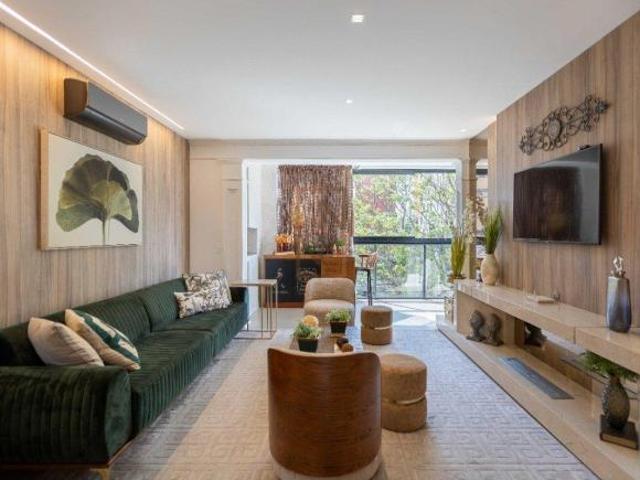 Apartamento com 3 suítes no Bigorrilho