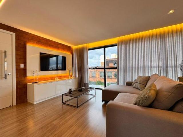 Apartamento com 3 suítes no Exposição
