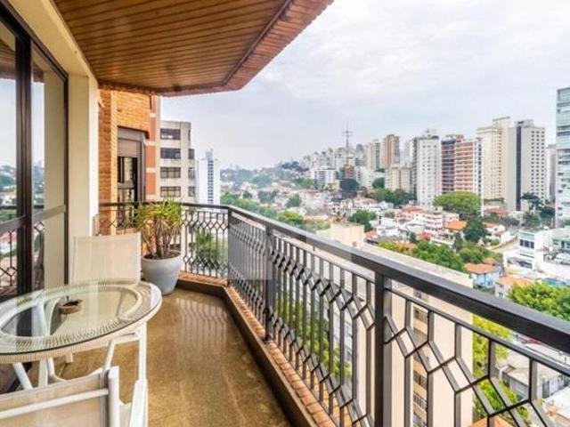 Apartamento com 3 suítes na Santa Cecília
