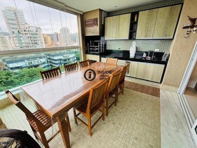 Apartamento com 3 suítes vista mar na enseada