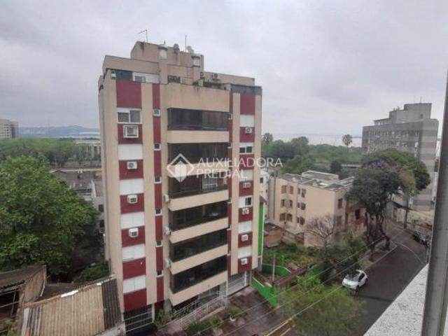 Apartamento com 01 dormitório, um banheiro, living, cozinha e área de serviço separada