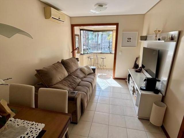 Apartamento com 01 dormitório com 01 vaga de garagem escriturada