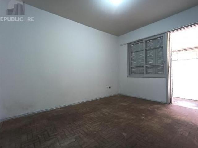 Apartamento com 01 dormitório com garagem