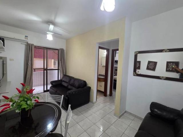 Apartamento com 01 dormitório, na Guilhermina á 200 metros da praia!