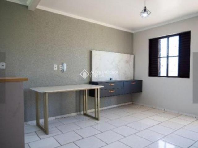 Apartamento com 02 dormitórios