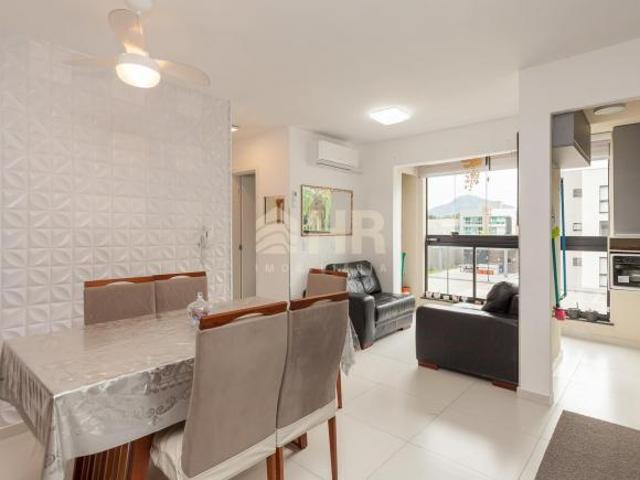Apartamento com 02 dormitórios e 01 vaga de garage