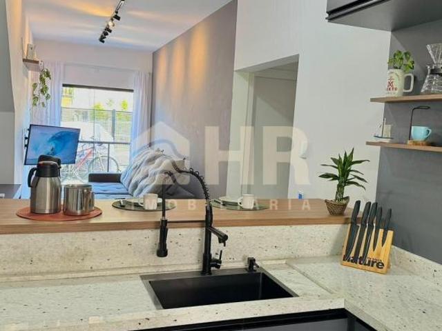 Apartamento com 02 dormitórios e 01 vaga de garage