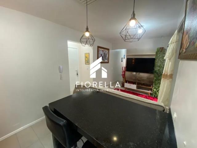 Apartamento com 02 dormitórios e sacada em Palhoça/SC