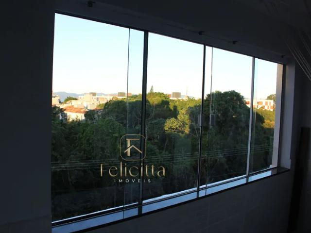 Apartamento com 02 dormitórios em Serraria, São José/SC