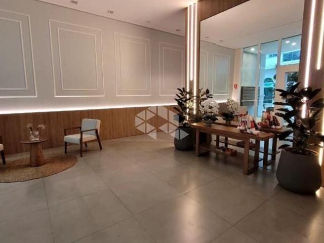 Apartamento com 02 dormitórios, finamente mobiliado, no Centro