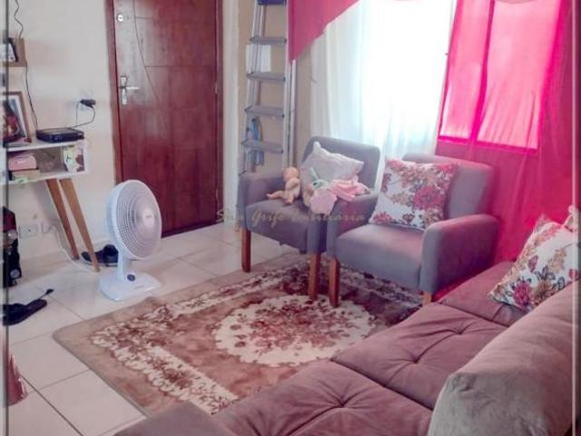 APARTAMENTO COM 02 DORMITÓRIOS LOCALIZADO EM COLOM