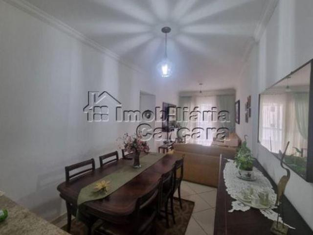 Apartamento com 02 dormitórios, no centro do Caiçara, excelente oportunidade!