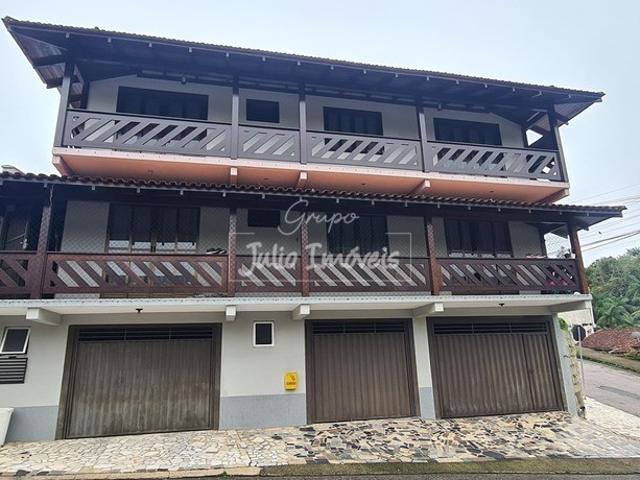 Apartamento com 02 dormitórios no Maluche