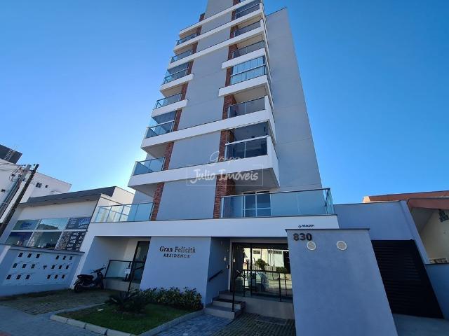 Apartamento com 02 Dormitórios no Steffen