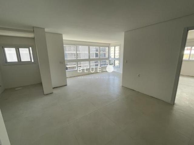 Apartamento com 02 dormitórios no Predial em Torres RS