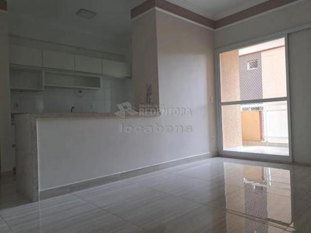 Apartamento com 02 dormitórios sendo 01 suíte com closet