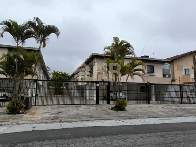 Apartamento com 02 dormitórios sendo 01 suíte e 02
