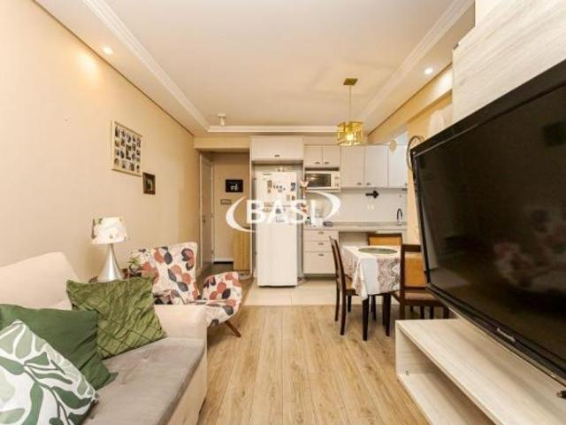 Apartamento com 02 Dormitorios sendo um suite e sacada com churrasqueira no Bacacheri