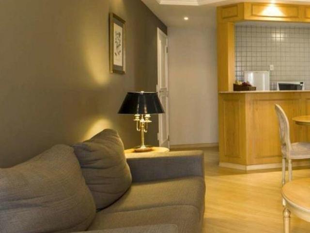 Apartamento com 02 dorms no Flat Estanconfor Moema, prox a Av. Ibirapuera