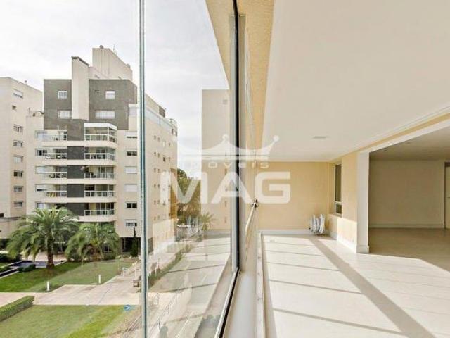 Apartamento com 02 suítes Água Verde