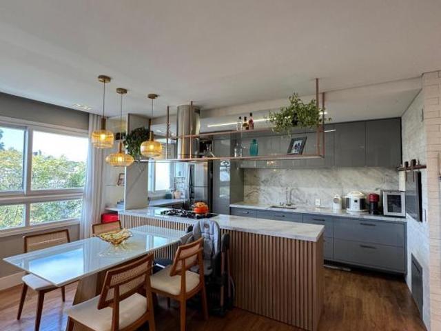 Apartamento com 02 quartos 01 suíte e 01 vaga escriturada
