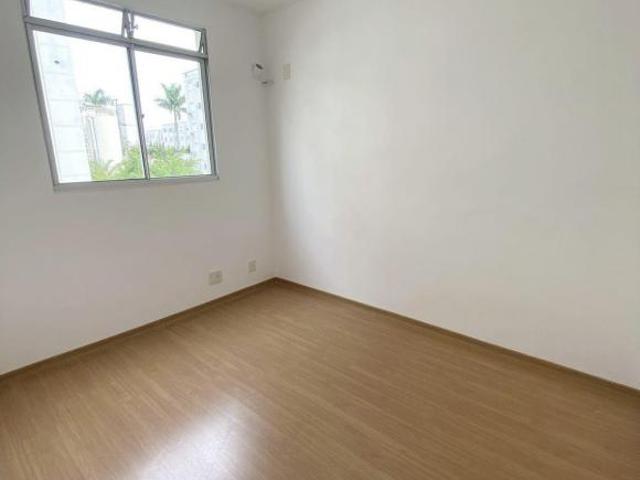 Apartamento com 02 quartos e 01 vaga escriturada no Bairro Jardim Leopoldina