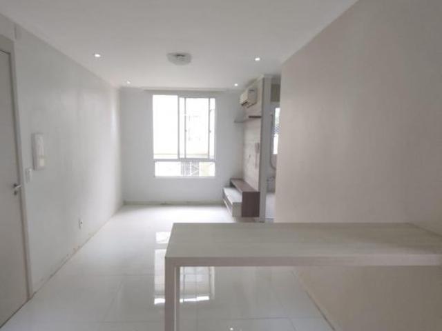 Apartamento com 02 quartos e 01 vaga escriturada no Bairro Rubem Berta em POA