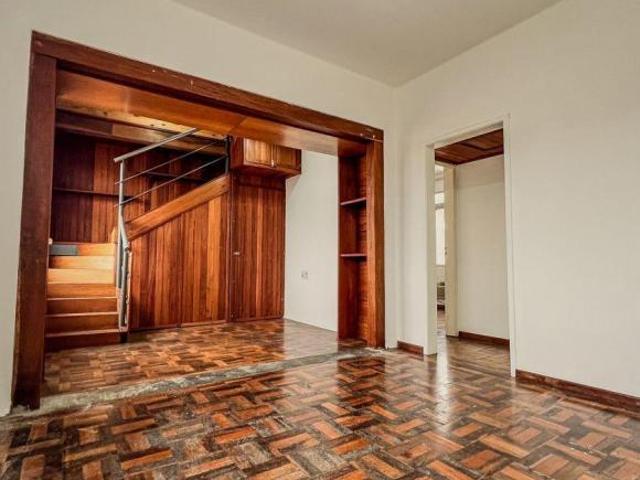 Apartamento com 02 quartos e 01 vaga, no Bairro Navegantes em Porto Alegre