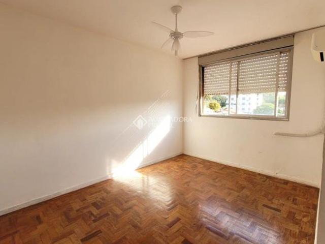 Apartamento com 02 quartos, ensolarado e com vaga de garagem