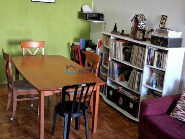 Apartamento com 02 quartos na região do Cambuci