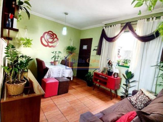 Apartamento com 02 Quartos no Bairro Candelária