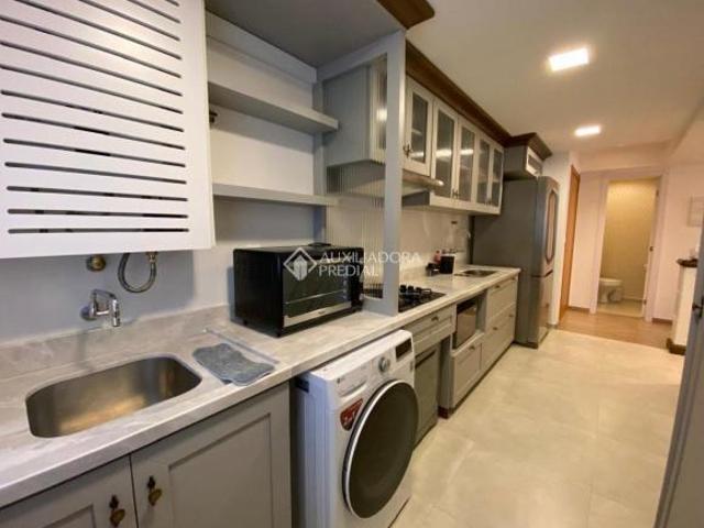 Apartamento com 02 quartos, sendo 02 suítes e lavabo à venda em Gramado