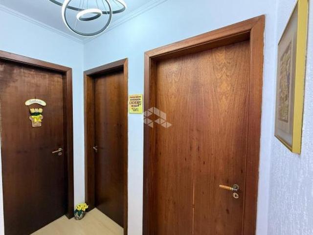 Apartamento com 02 quartos, suíte e garagem