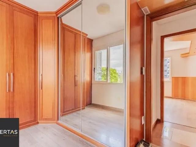 Apartamento com 03 dormitórios, 01 suíte e 02 vagas de garagem